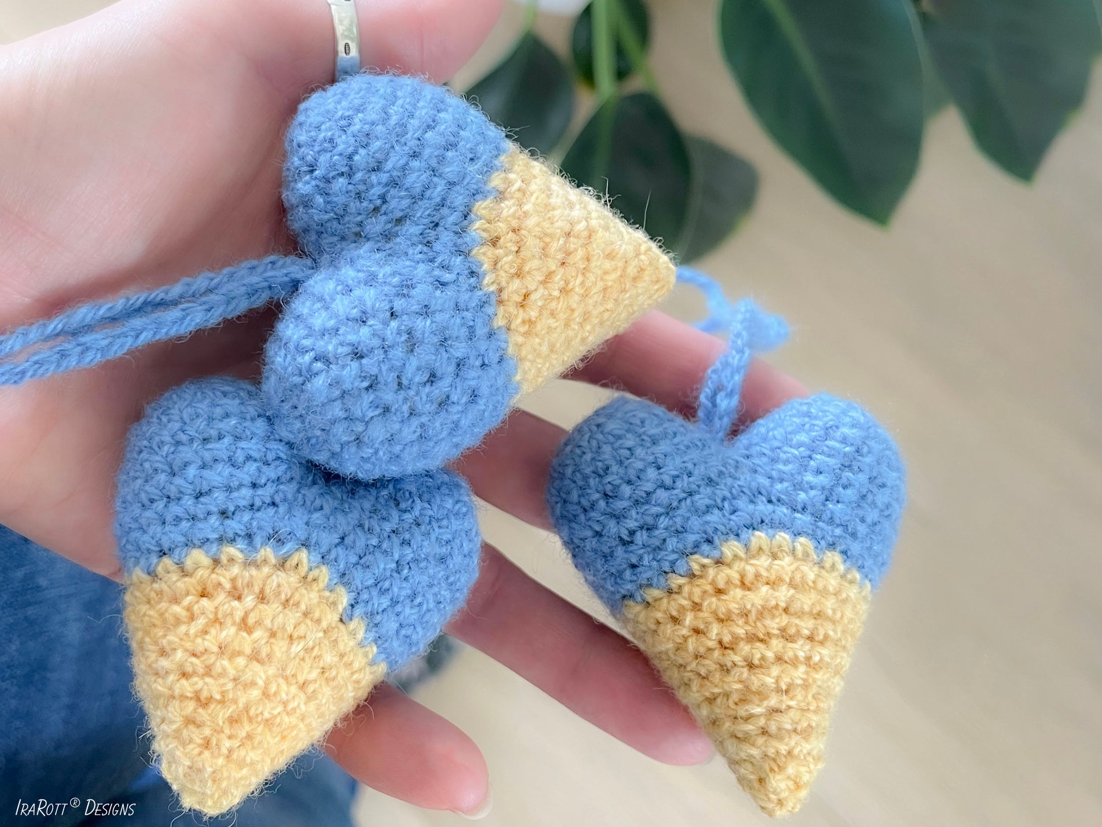 Ukrainian Heart Pendant Crochet Pattern – IraRott Designs